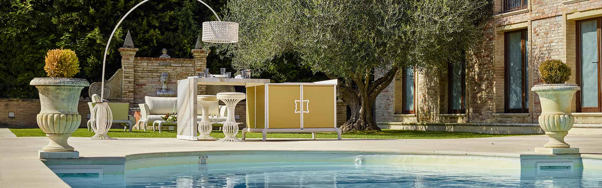 5+1 tips to keep in mind when designing a poolside lounge