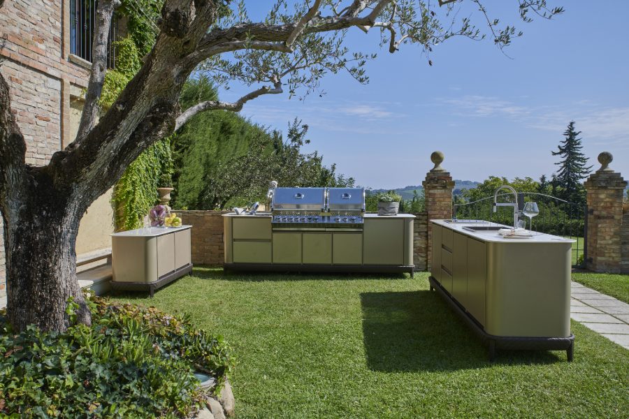 Luxury outdoor kitchen: ideas to furnish an outdoor space